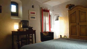 Quarto Comfort, não fumadores, no rés do chão | Secretária, cortinas/cortinados opacos