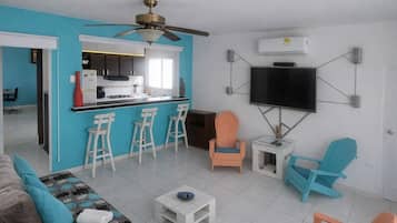 Apartamento Económico, várias camas, não fumadores, cozinha | Sala | Televisor LED de 29 polegadas com canais por cabo, televisor