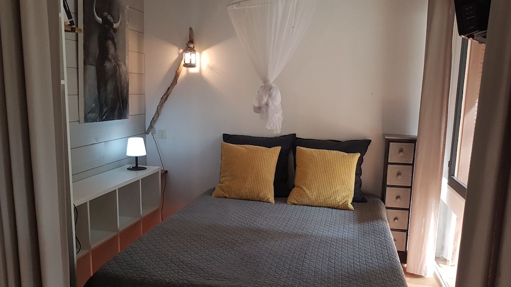 Un Havre De Paix Au Milieu De 70 Hectares De Pinède. Grande Terrasse Couverte - Landes