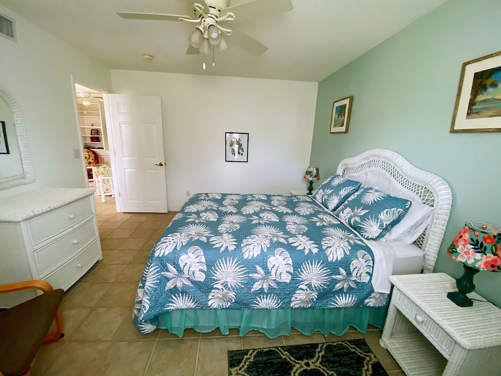 Walking Distance To The Beach/free Bikes - Tarpon Springs, FL
