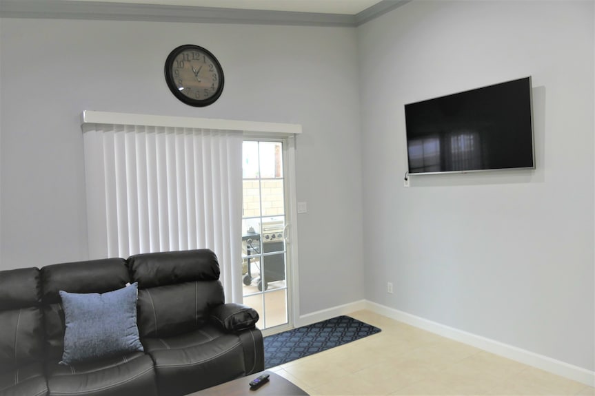 Spacious Home* 7 Minutes To Disneyland - Norwalk, CA