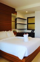 Quarto Premium, 1 cama queen-size, vista para o mar | Cofre no quarto, secretária, cortinas/cortinados opacos 