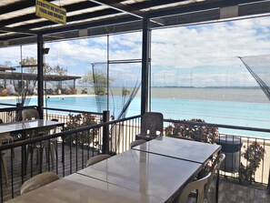 Café da manhã, almoço e jantar; local e internacional 