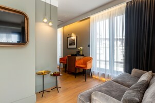 Epic 2 Bedroom Suite with Balcony with Acropolis View | Secretária, secretária adequada para computadores portáteis 