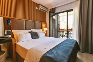 Quarto casal clássico, 1 cama Queen, para não fumantes | Frigobar, cofres nos quartos, cortinas blackout, quartos à prova de som