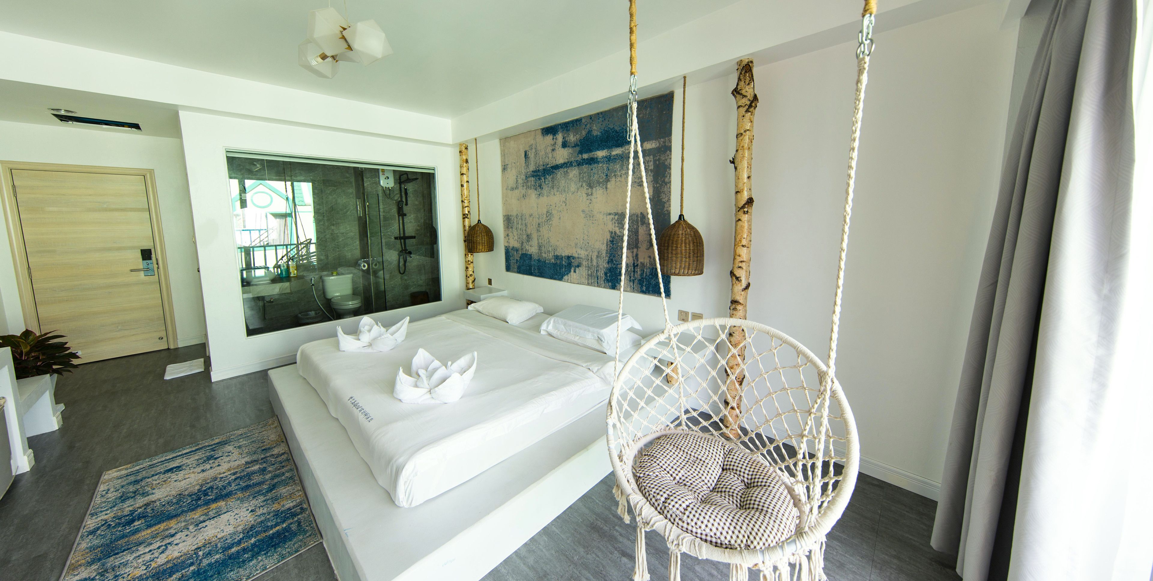 Quarto luxo (King Bedroom) | Cortinas blackout, Wi-Fi de cortesia, roupa de cama