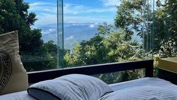 Suíte estúdio romântica, 1 cama King, para não fumantes, vista para a montanha (Sky) | 2 quartos, frigobar, espaço de trabalho para notebook, cortinas blackout