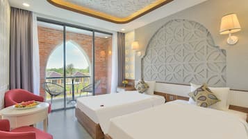 Quarto duplo luxo, vista para a piscina | Roupas de cama premium, frigobar, cofres nos quartos, escrivaninha