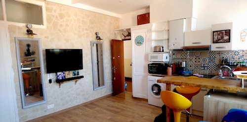 Le Lumiere : Studio Vue Bord De Mer - La Ciotat