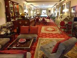 Pequeno-almoço tipo buffet diário mediante uma taxa 