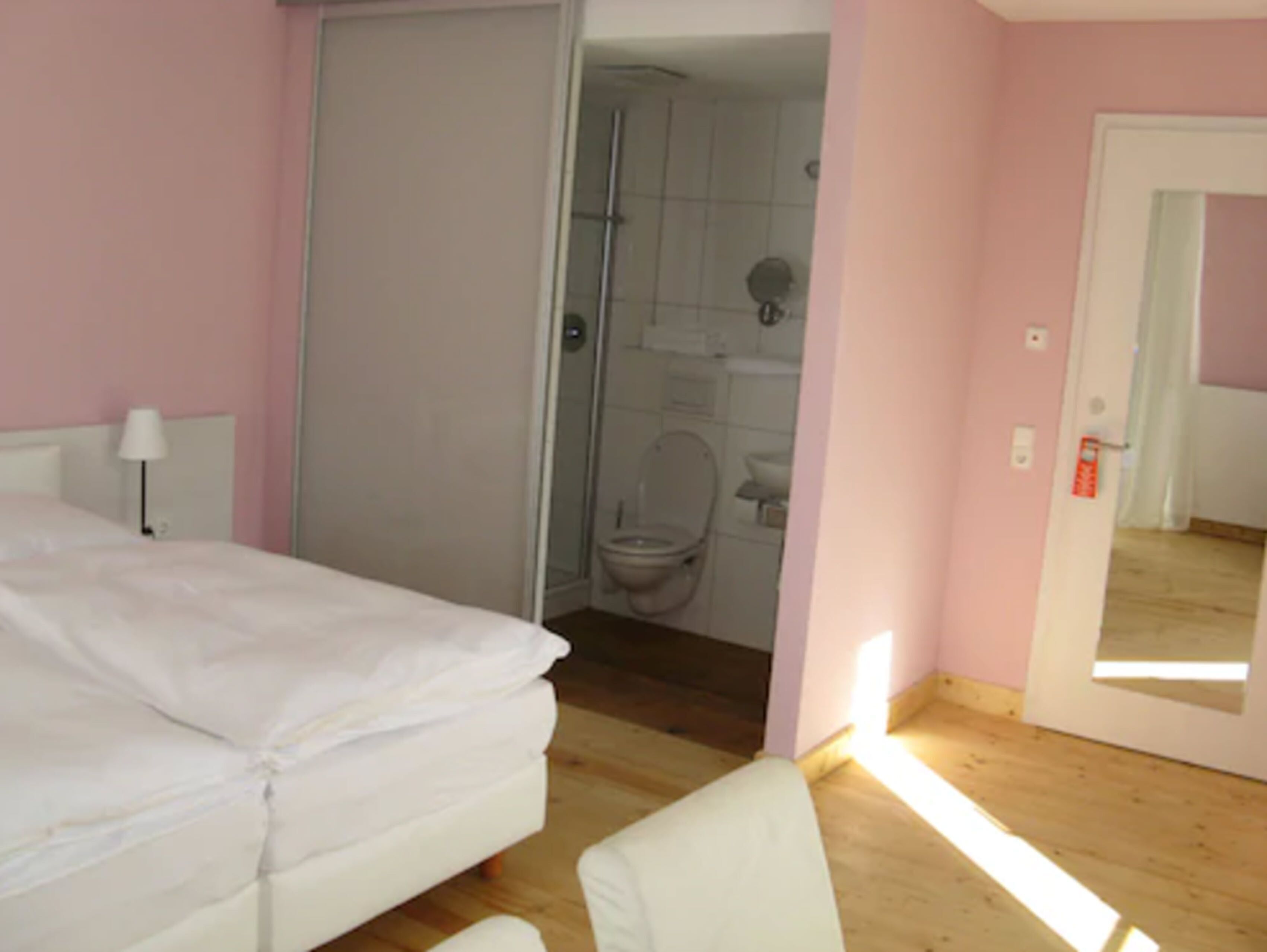 Cofre com capacidade para portátil, quartos insonorizados 