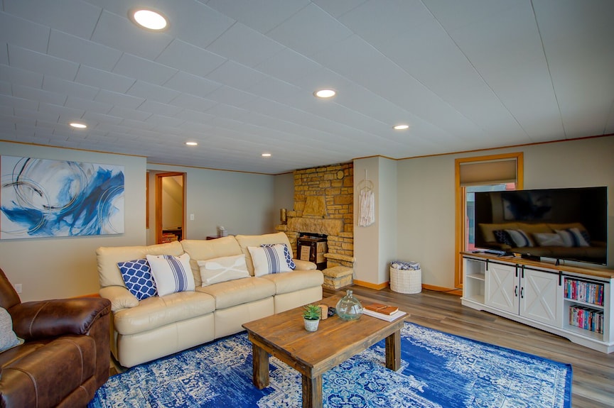 Lakefront 4br Up North Outdoor Getaway - Best Sunset View On The Lake - Madison