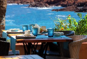 Pequeno-almoço tipo buffet diário incluído 