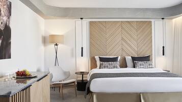 Twin / Double Room Inland View | Frigobar (abastecido com itens grátis), cofres nos quartos, escrivaninha