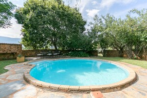 Piscina exterior sazonal 