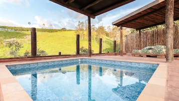 2 piscinas exteriores, espreguiçadeiras