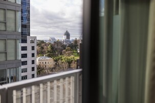 Quarto urbano, 1 cama King, sacada, vista para a cidade | Vista da sacada