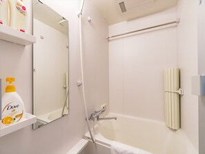 Quarto, 1 quarto | Banheiro | Banheira e chuveiro separados, banheira de imersão