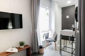 Quarto duplo standard | Roupas de cama antialérgicas, escrivaninha