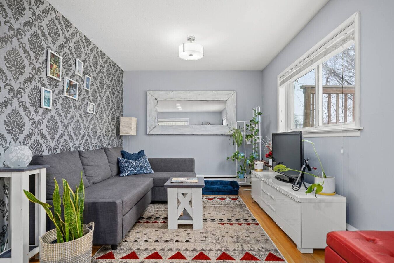 Brillante 1 Br  Cerca De La Estampida / Dt / Conciertos / Juegos De Hockey / Bmo / Inglewood / Zoo - Alberta