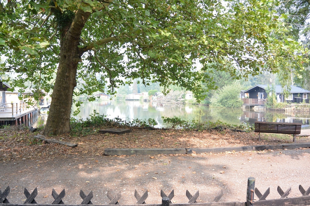 Vakantiehuisje De Waterhoek - Om Te Genieten Van Stilte En Rust. - Tessenderlo