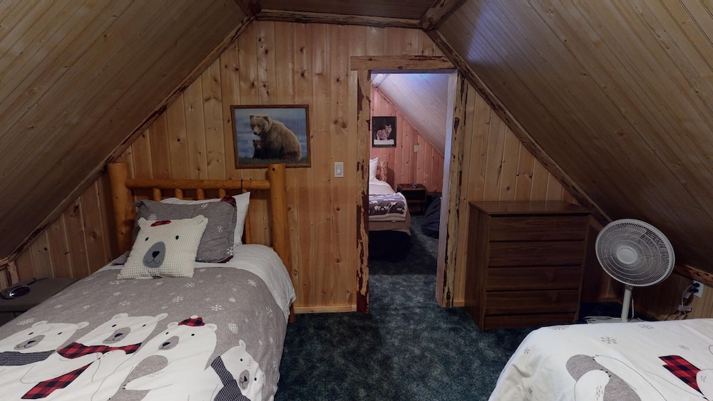 Little Timber Inn* 3br, Sleeps 8, Fire Pit, Wifi, 32 Miles To Yellowstone - Harriman State Park, Island Park