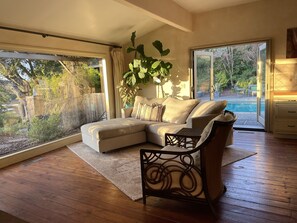 Beautiful Private Ridgetop Retreat w/ Panoramic Views, Giant Pool ...