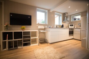 Estúdio Comfort, 1 cama de casal, não fumadores, vista para o jardim | Com decoração personalizada, com mobília individualizada, secretária 