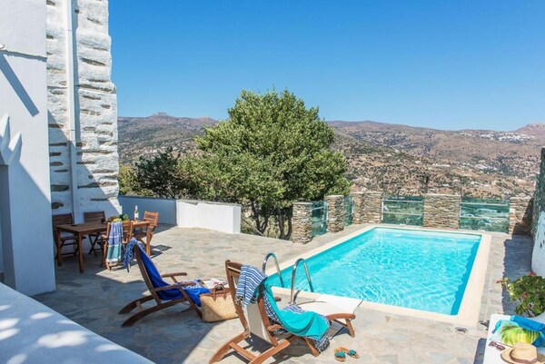 Astra, Pyrgos Sareli 1690 – A Heritage Mansion - Cyclades