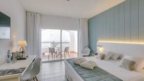 Escrivaninha, cortinas blackout, Wi-Fi de cortesia, roupa de cama