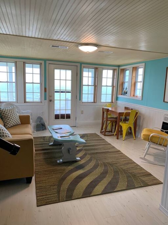 Sea-breeze Cottage Perched On The Edge Of The Bay. - 東港