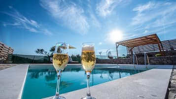 Vila, piscina particular, no piso térreo | Piscina particular