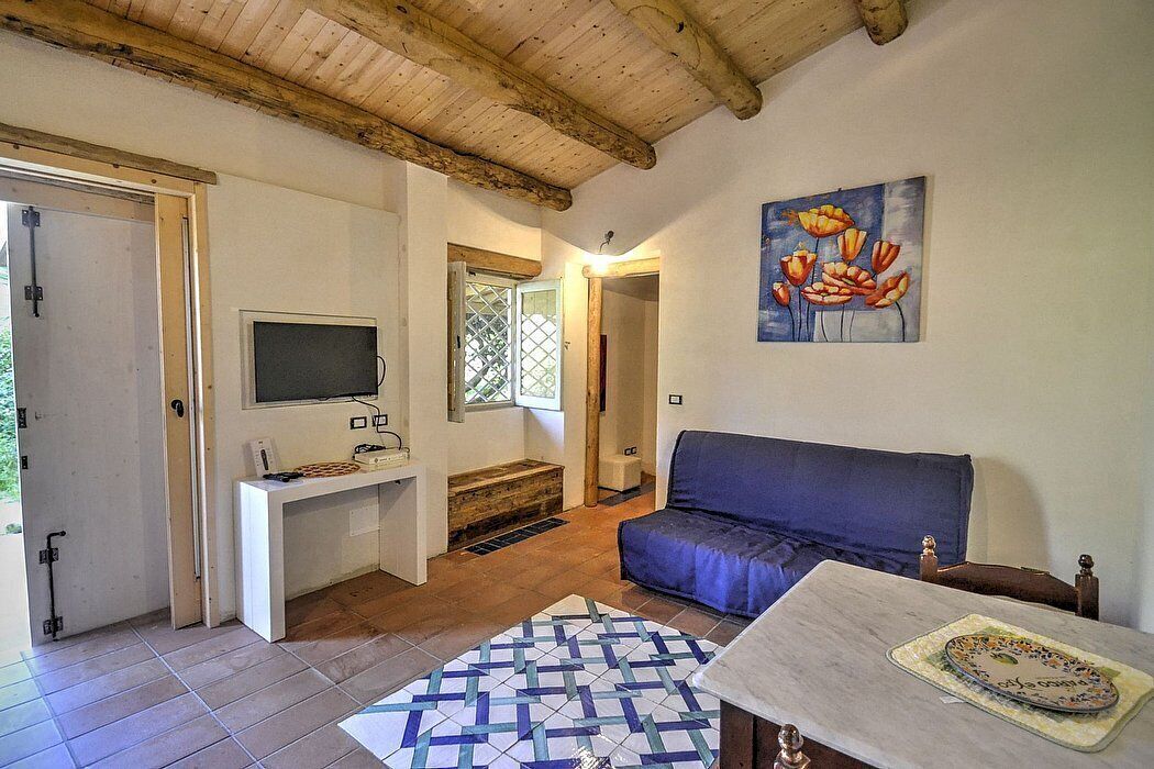 Villa Pascal B: A Characteristic And Welcoming Apartment That Is Part Of A Villa Surrounded By Meadows And By Green Hills, With Free Wi-fi. - Sicily