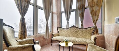 Apartamento (Dux) | Sala | TV de ecrã plano, leitor de DVD