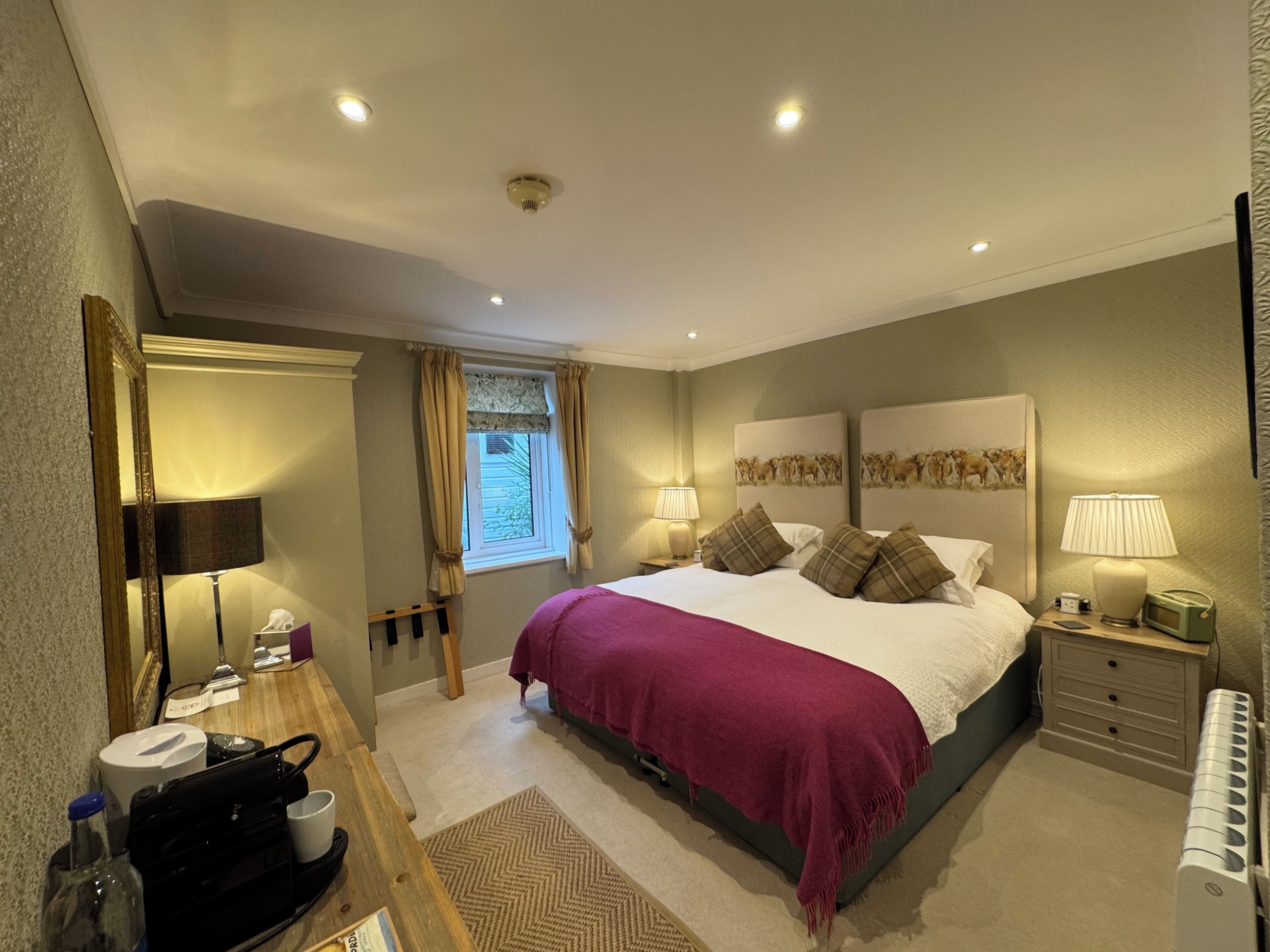 Quarto Duplo (Courtyard View Room) | Ferro/tábua de engomar, Wi-fi grátis, roupa de cama fornecida 