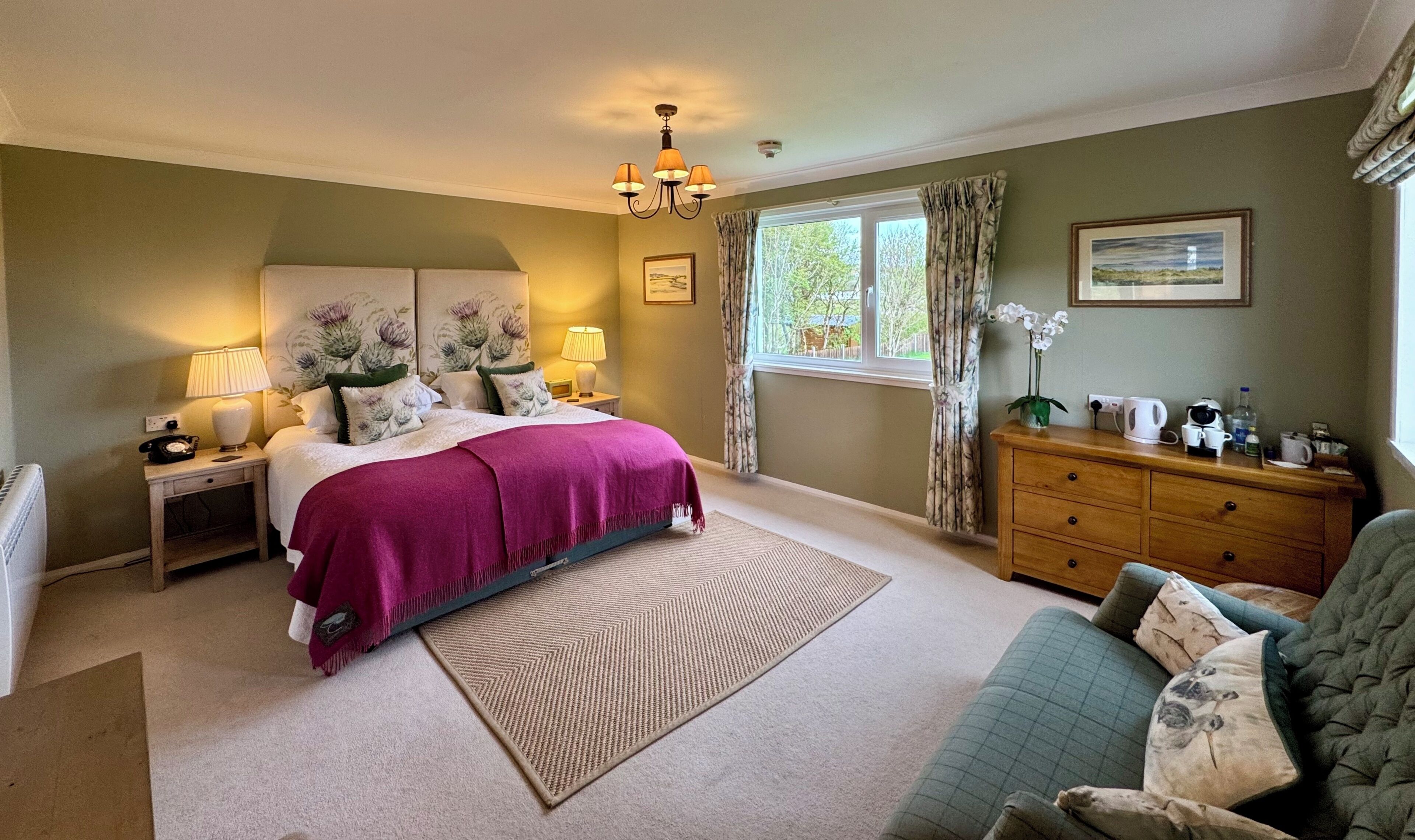 Quarto Duplo (Garden Room) | Ferro/tábua de engomar, Wi-fi grátis, roupa de cama fornecida 