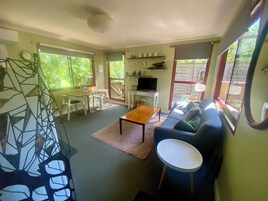 Apartamento, 1 cama king-size, vista para o jardim | Roupa de alta qualidade, edredões de penas, com decoração personalizada