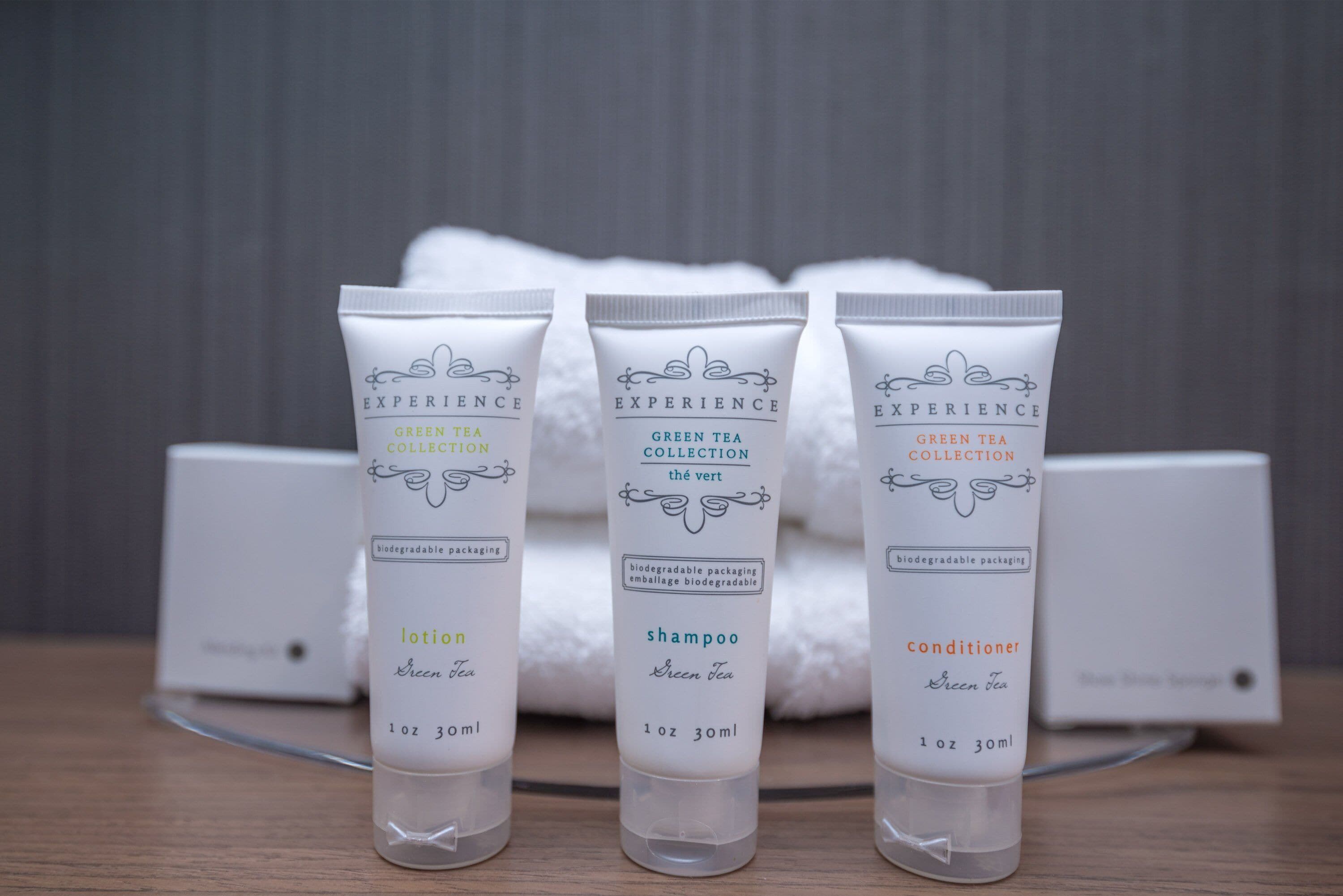 Produtos de toalete grátis, secador de cabelo, roupões de banho 