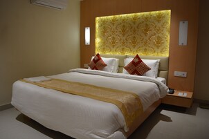 Cortinas/cortinados opacos, Wi-fi grátis, roupa de cama fornecida 