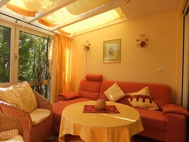 Suite (Summergarden) | Sala de estar | TV de ecrã plano 