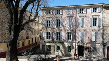 Fachada da propriedade