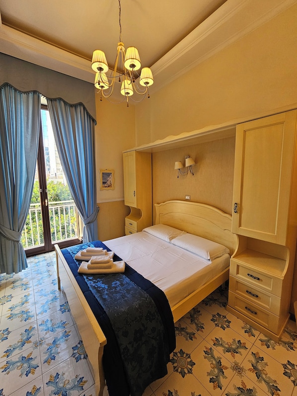 Quarto Duplo Superior, Vista para a cidade | Secretária, quartos insonorizados, ferro/tábua de engomar, Wi-fi grátis