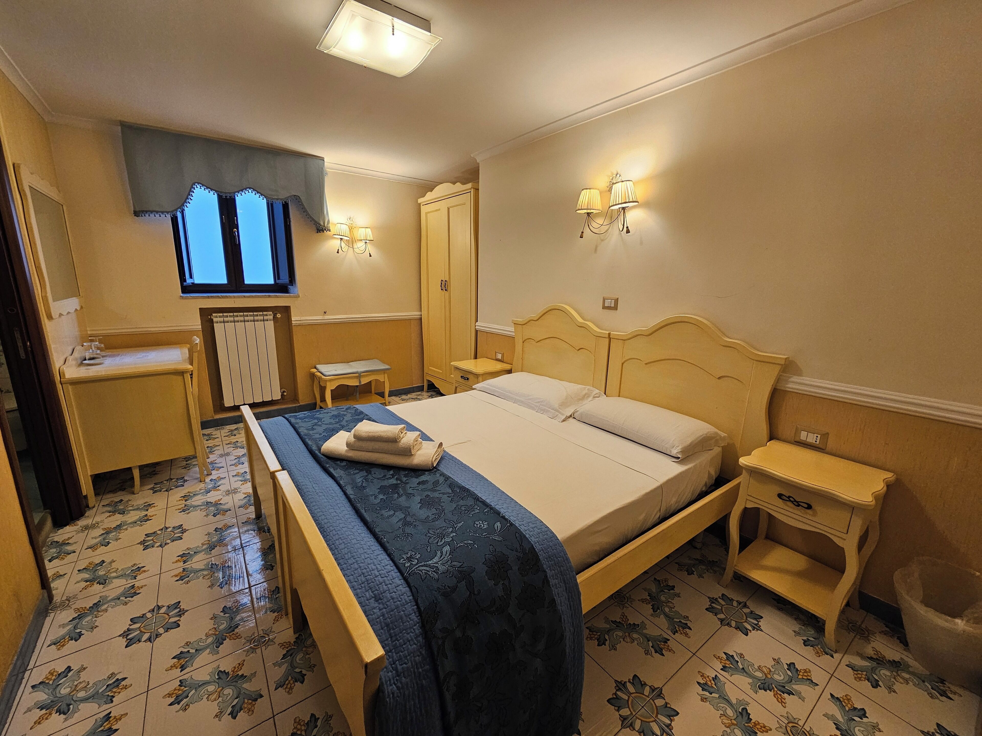 Quarto Duplo Standard | Secretária, quartos insonorizados, ferro/tábua de engomar, Wi-fi grátis 