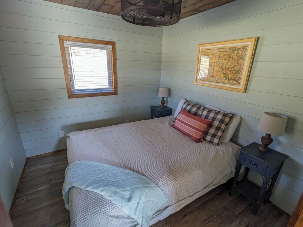 Black Hills Farmhouse, Cabin #2 - Custer, SD