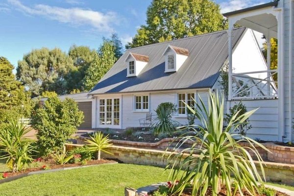 Rural Setting, Pool, Family Friendly - Auckland