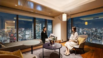 Edredões de penas, cofre no quarto, cortinas/cortinados opacos