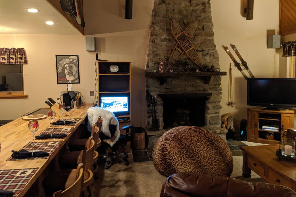 The 9 Best Taos Vrbo Rentals Near The Ski Slopes TravelAwaits the-9-best-taos-vrbo-rentals-near-the-ski-slopes-travelawaits