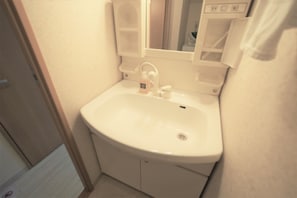 Quarto Standard, 1 quarto | Lavatório na casa de banho