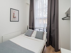 Quarto casal, 1 cama de casal, banheiro compartilhado | Wi-Fi de cortesia