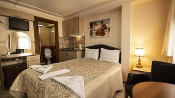 Quarto casal superior, vista para a cidade | Frigobar, cofres nos quartos, escrivaninha, quartos à prova de som